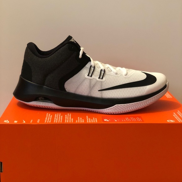 Nike | Shoes | New Nike Air Versitile Ii | Poshmark